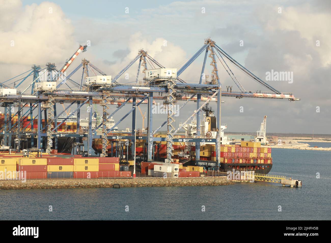 Port of Freeport Bahamas Container shipyard with heavy lifting Cranes ...