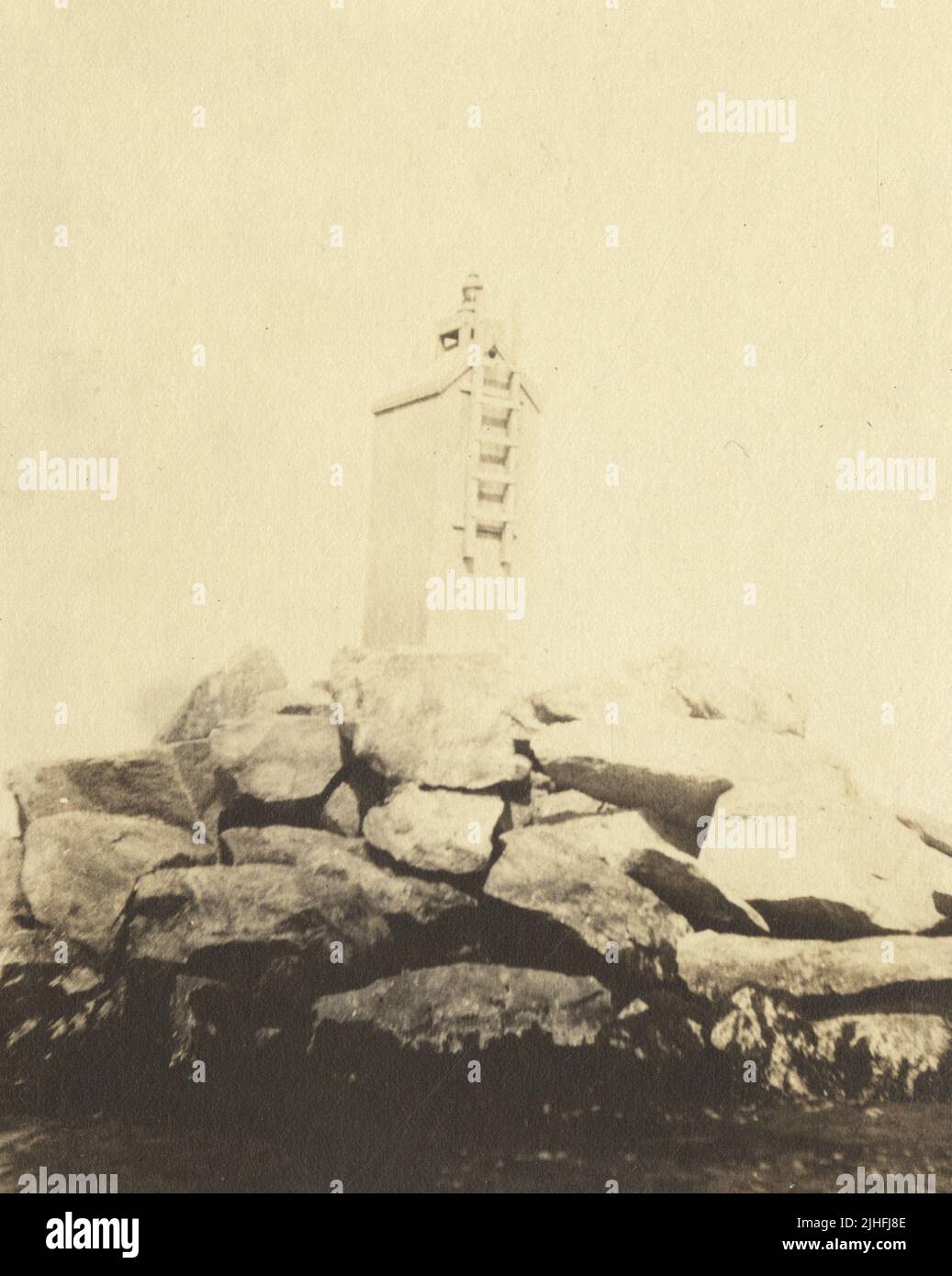 Massachusetts - Cuttyhunk. Cuttyhunk North Jetty, 30 ft., 120 degrees ...