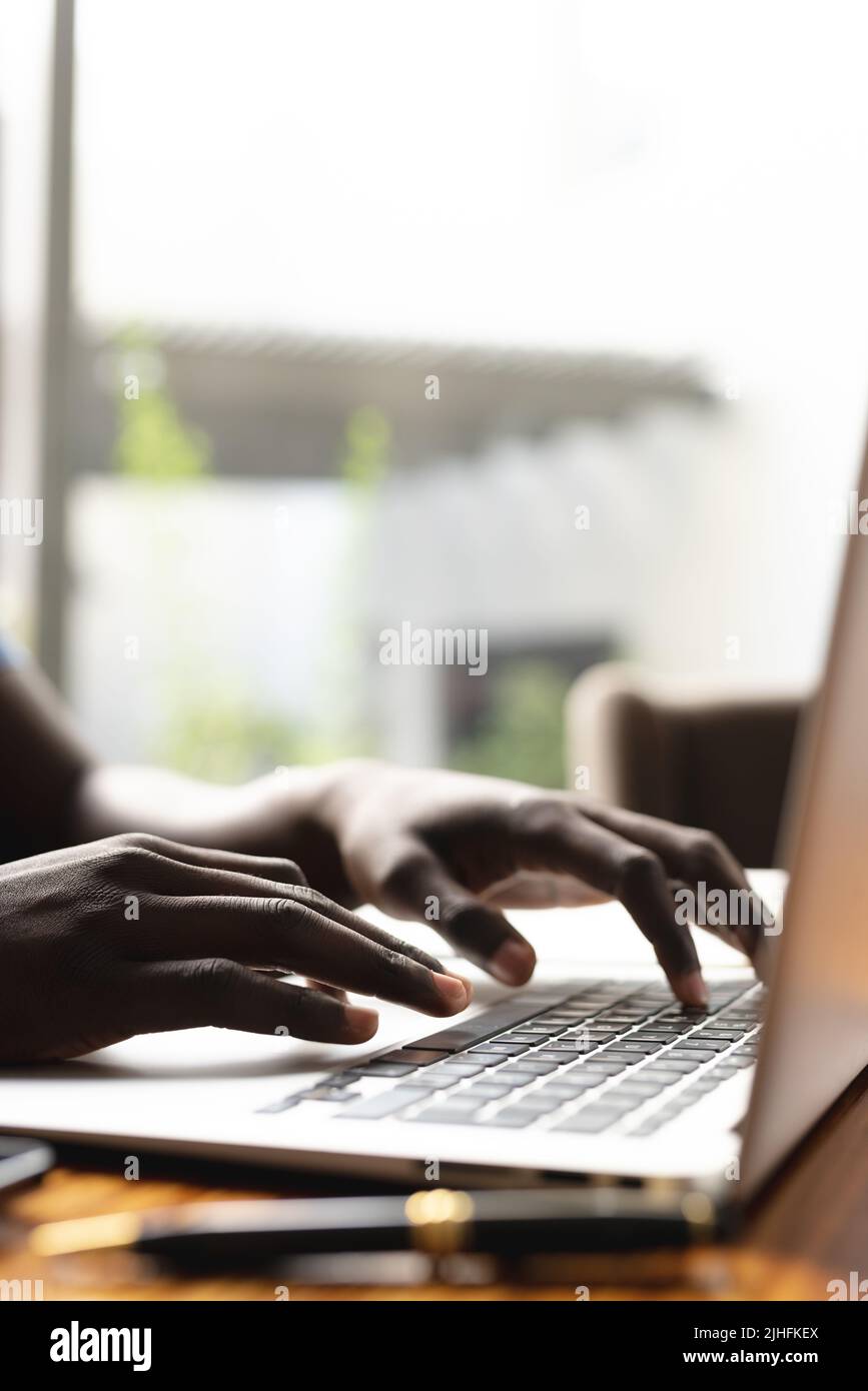 Working man hands hi-res stock photography and images - Alamy