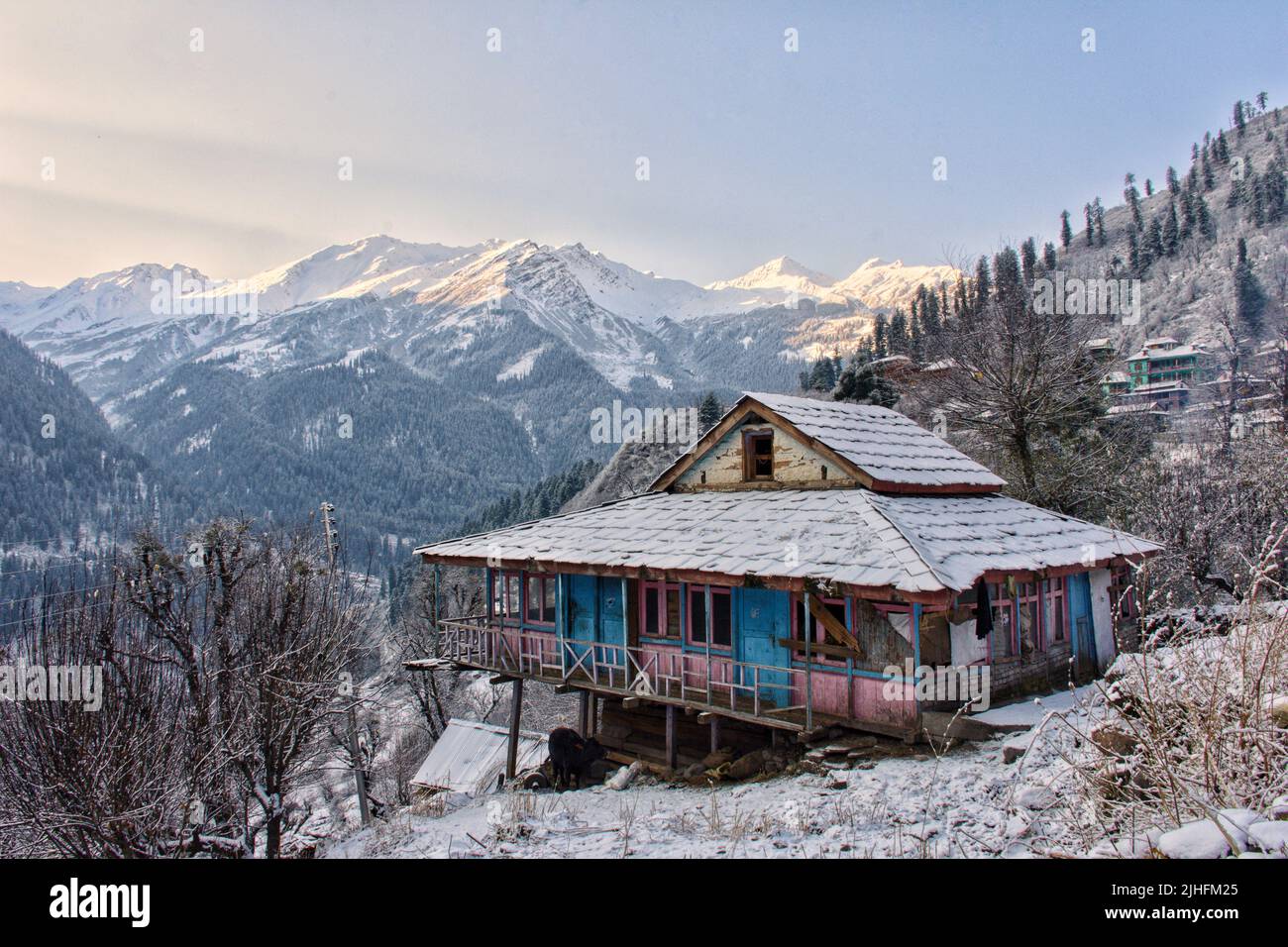 An old wooden house in Tosh Parvati Valley, Himachal Pradesh Stock ...