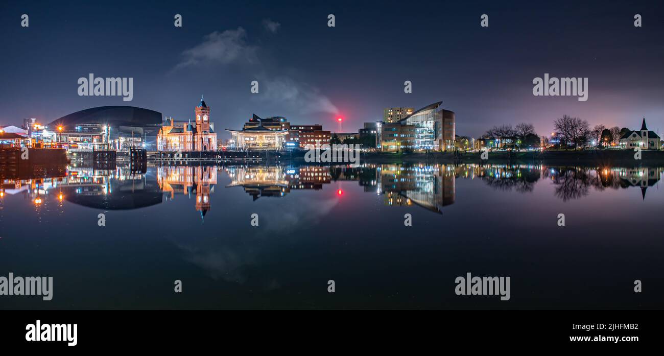 Cardiff beach bay hi-res stock photography and images - Alamy