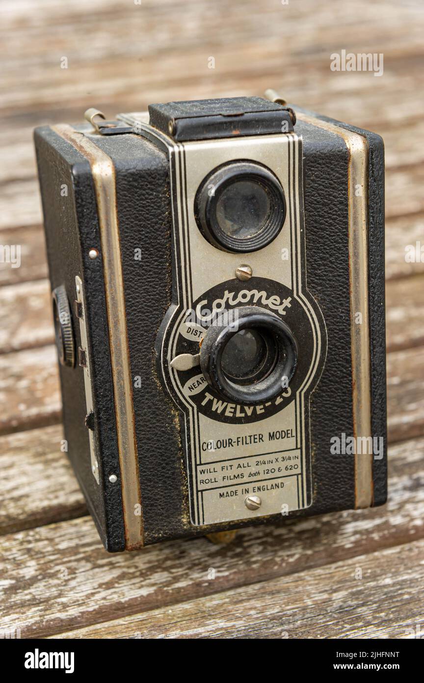 Vintage Coronet Twelve-20 box camera Stock Photo - Alamy