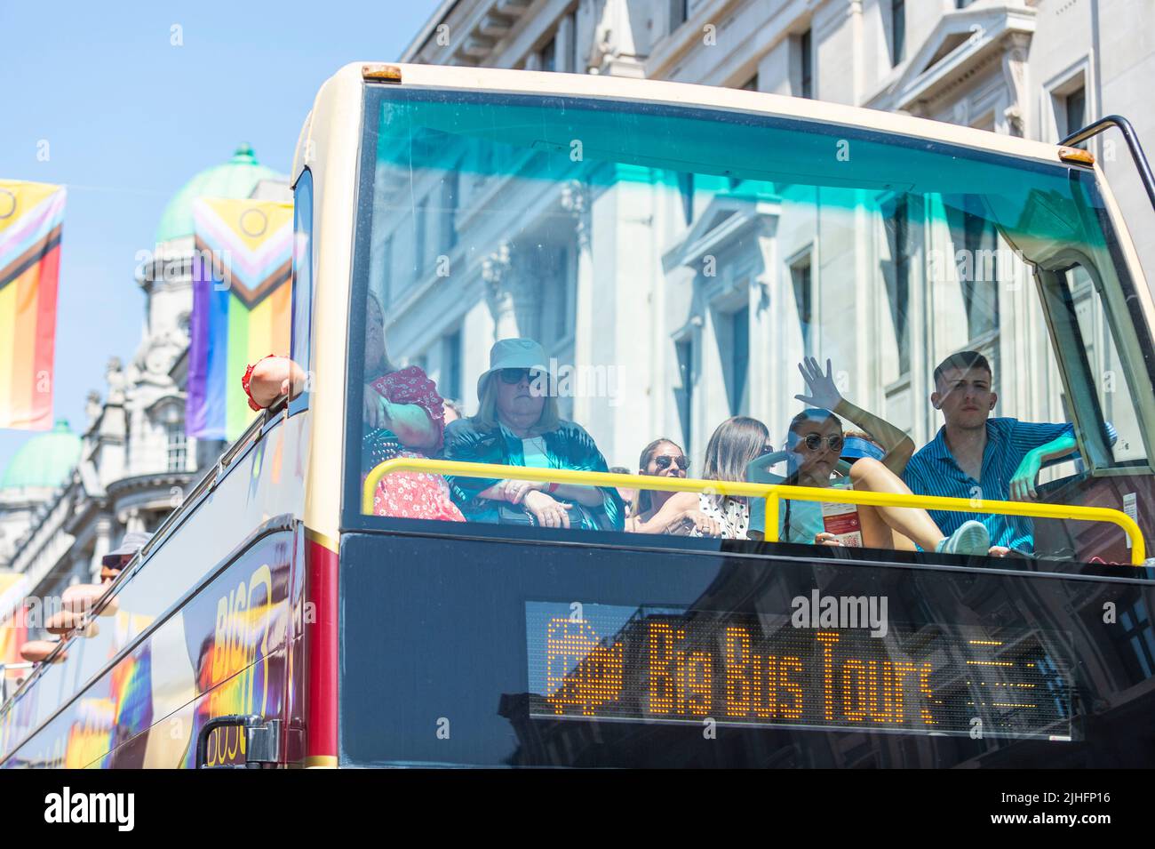 Bus london heatwave hi-res stock photography and images - Alamy