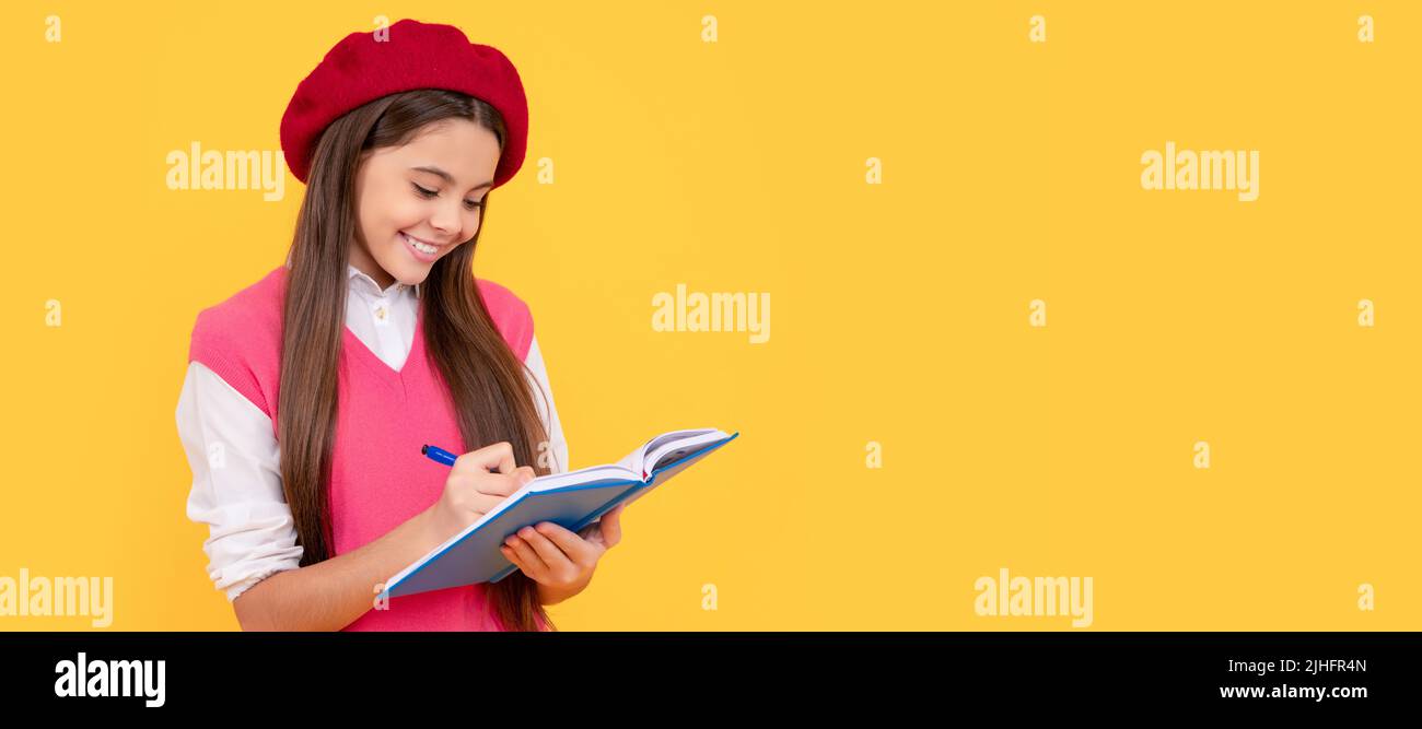 Girl student child library hi-res stock photography and images - Alamy
