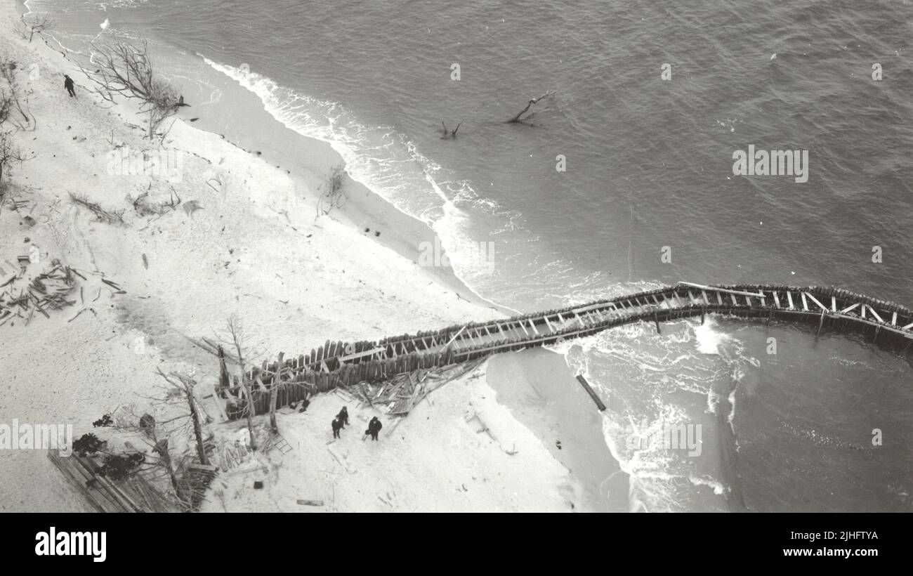 New Jersey - Barnegat. 12:13 PM. Inshore end west Haupt jetty. Taken ...
