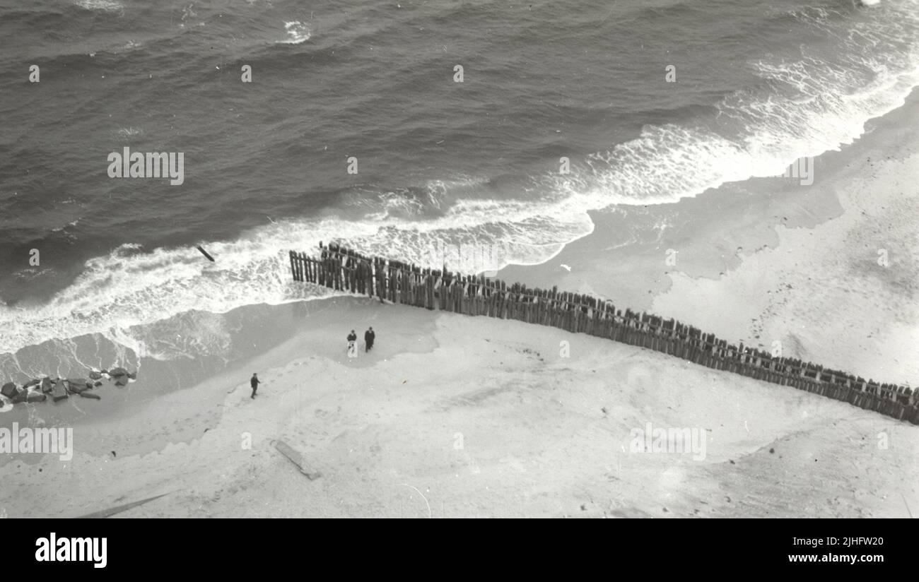 New Jersey - Barnegat. 12:17 PM. Outboard end Haupt east jetty and ...
