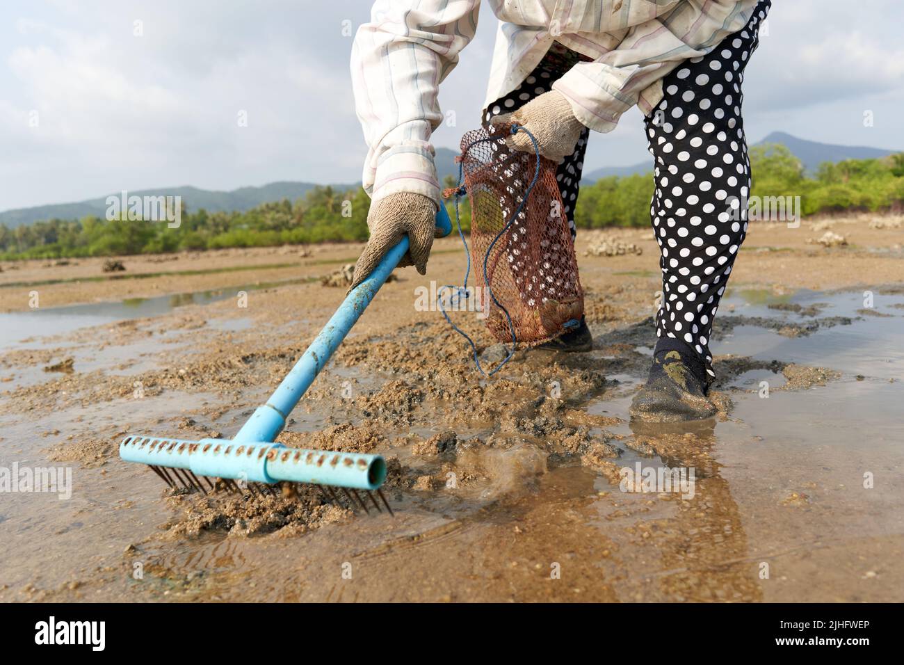Poor thai woman hi-res stock photography and images - Alamy