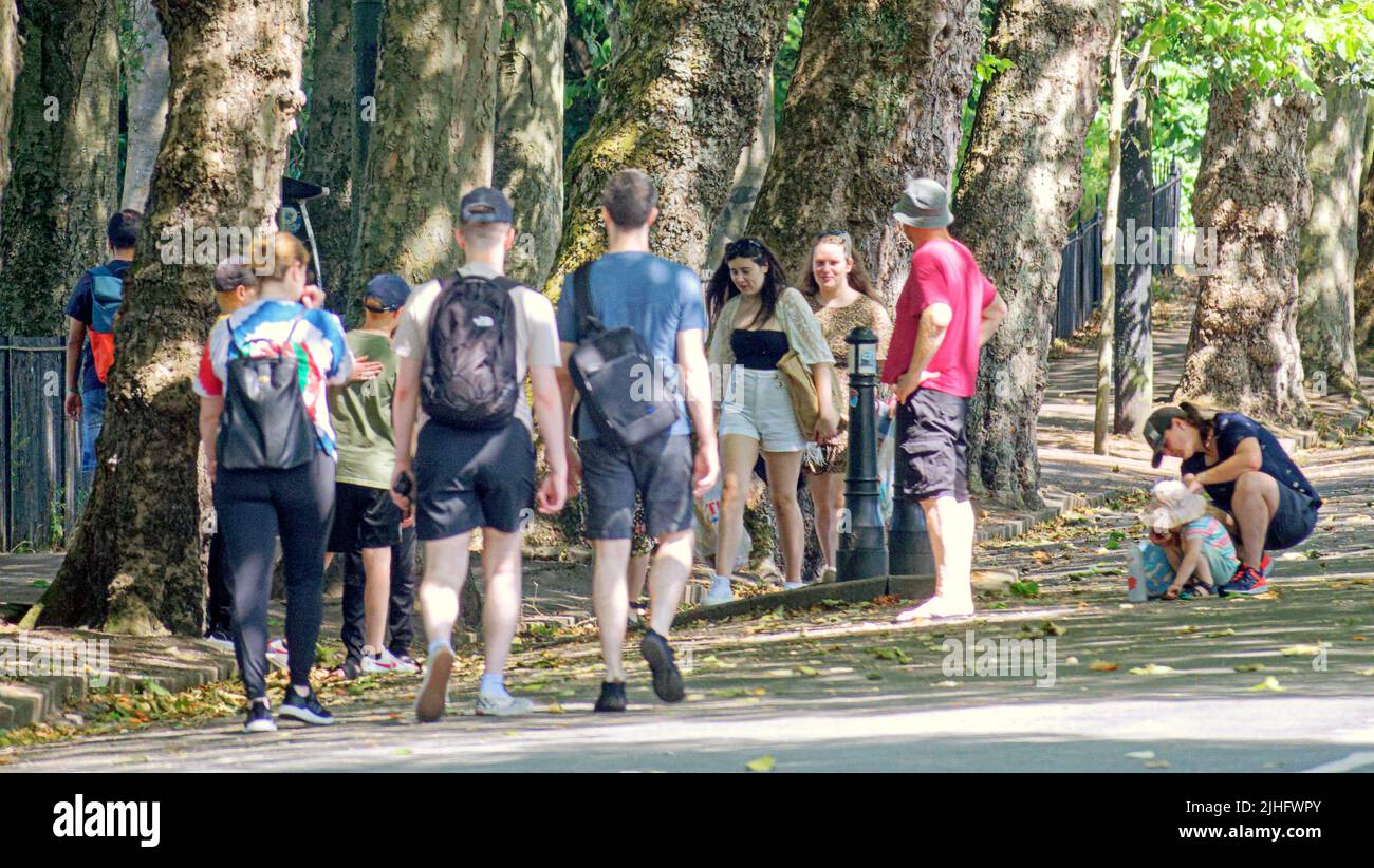 Glasgow, Scotland, UK July 18th 2022. UK Weather: Sunny as the weather ...