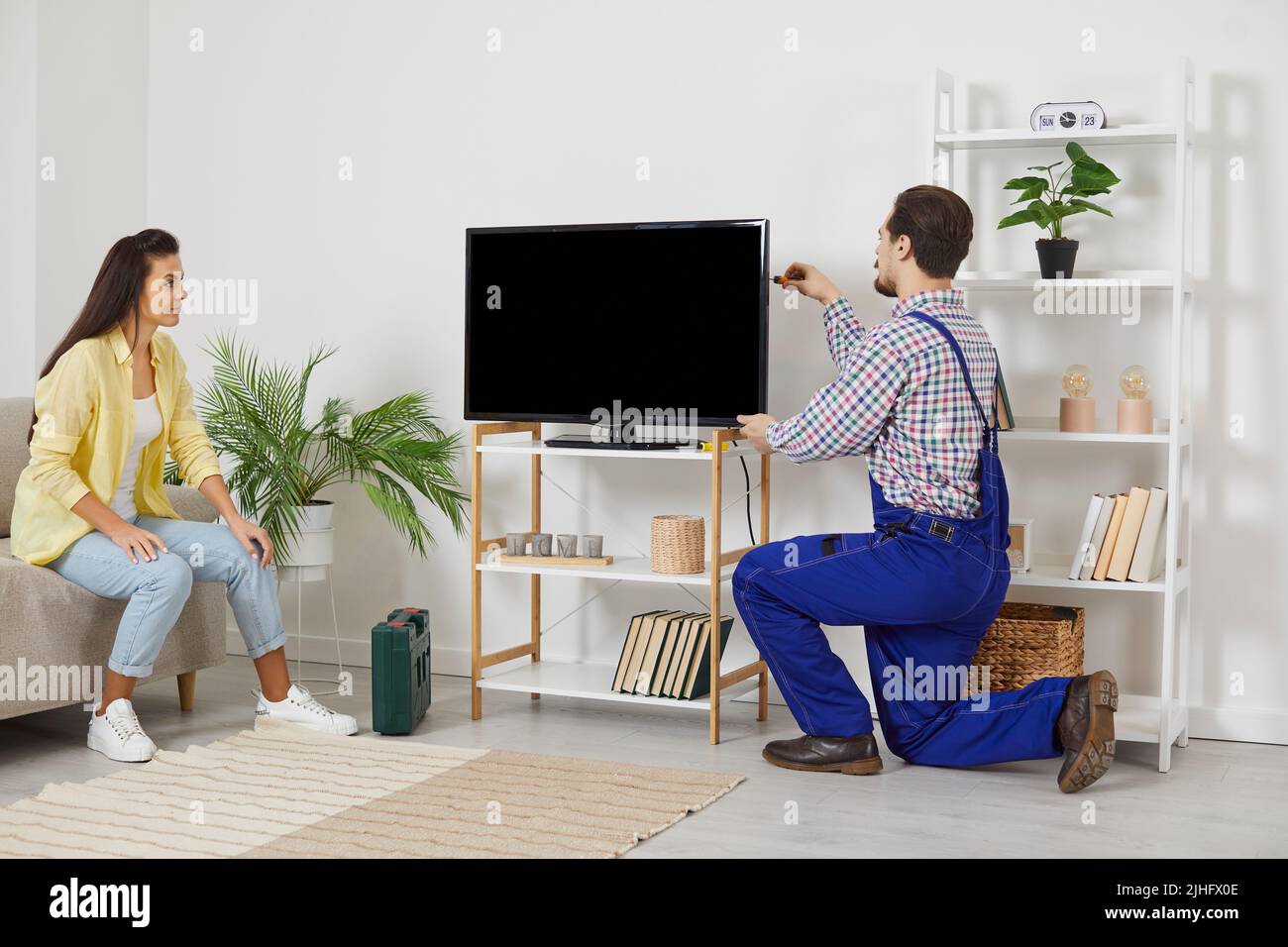 Appliance repair woman hi-res stock photography and images - Alamy