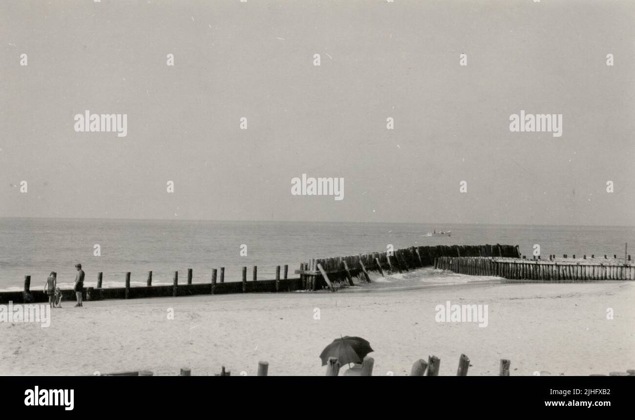 Return arm hi-res stock photography and images - Alamy
