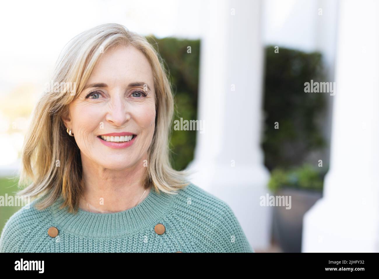 Caucasian woman smiling hi-res stock photography and images - Alamy