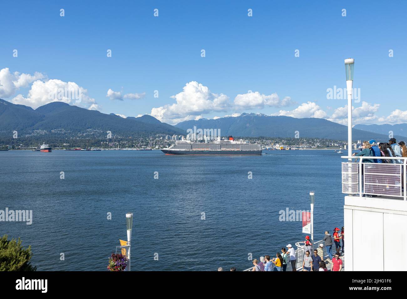 Cruise ship lions gate bridge hi-res stock photography and images - Alamy