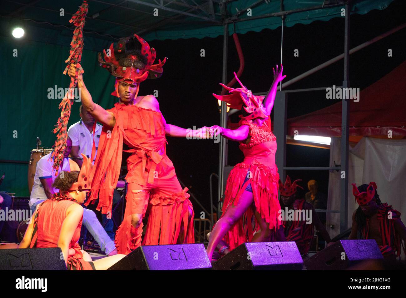 Contemporary dance performance stage hi-res stock photography and ...