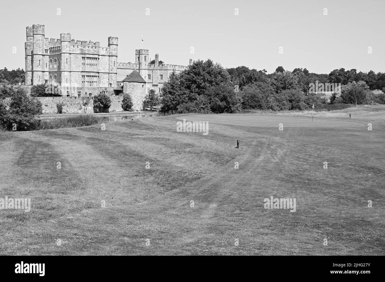 Leeds castle battlements Black and White Stock Photos & Images - Alamy