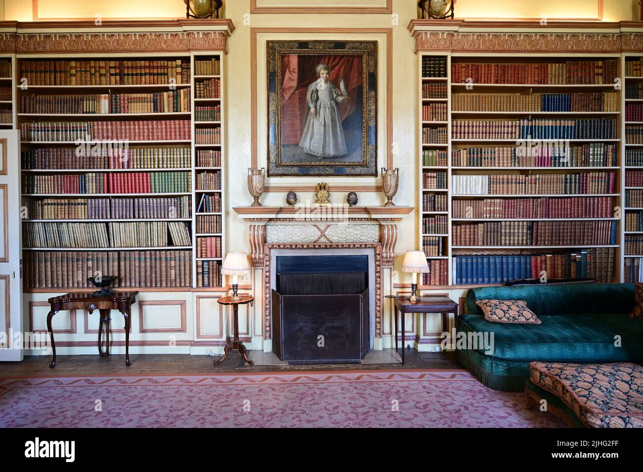 Book shelves at Leeds Castle Stock Photo - Alamy