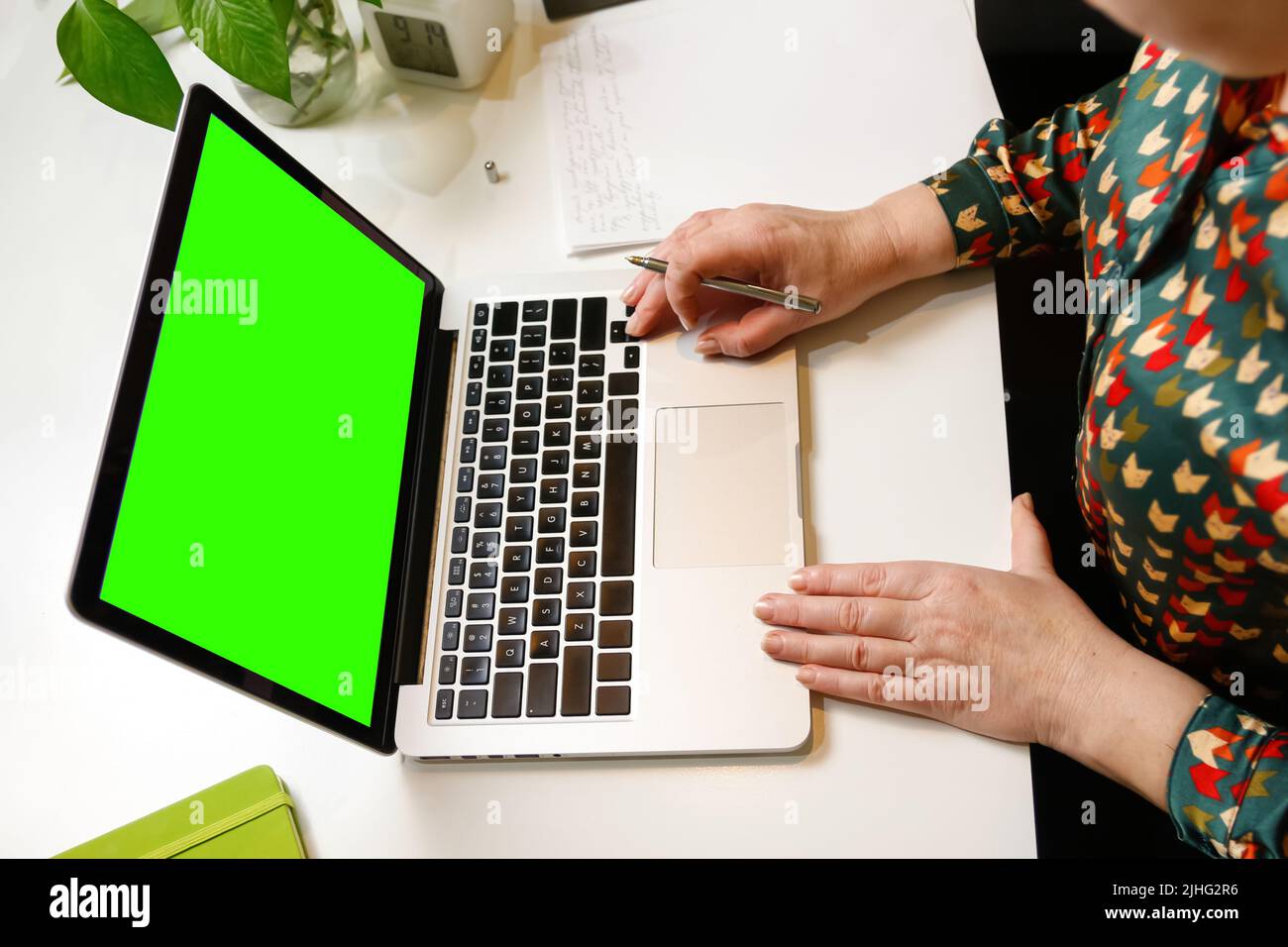 Employee monitor desk hi-res stock photography and images - Alamy