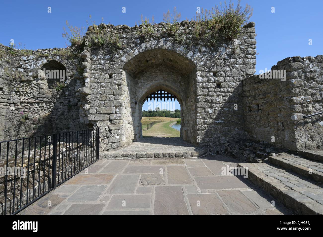 A ruined entrance gate at an English castle Stock Photo - Alamy