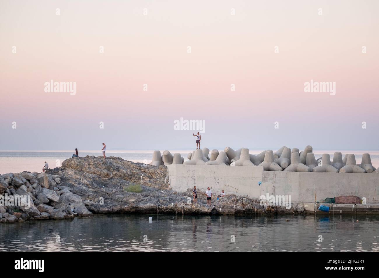 Staring at people hi-res stock photography and images - Alamy