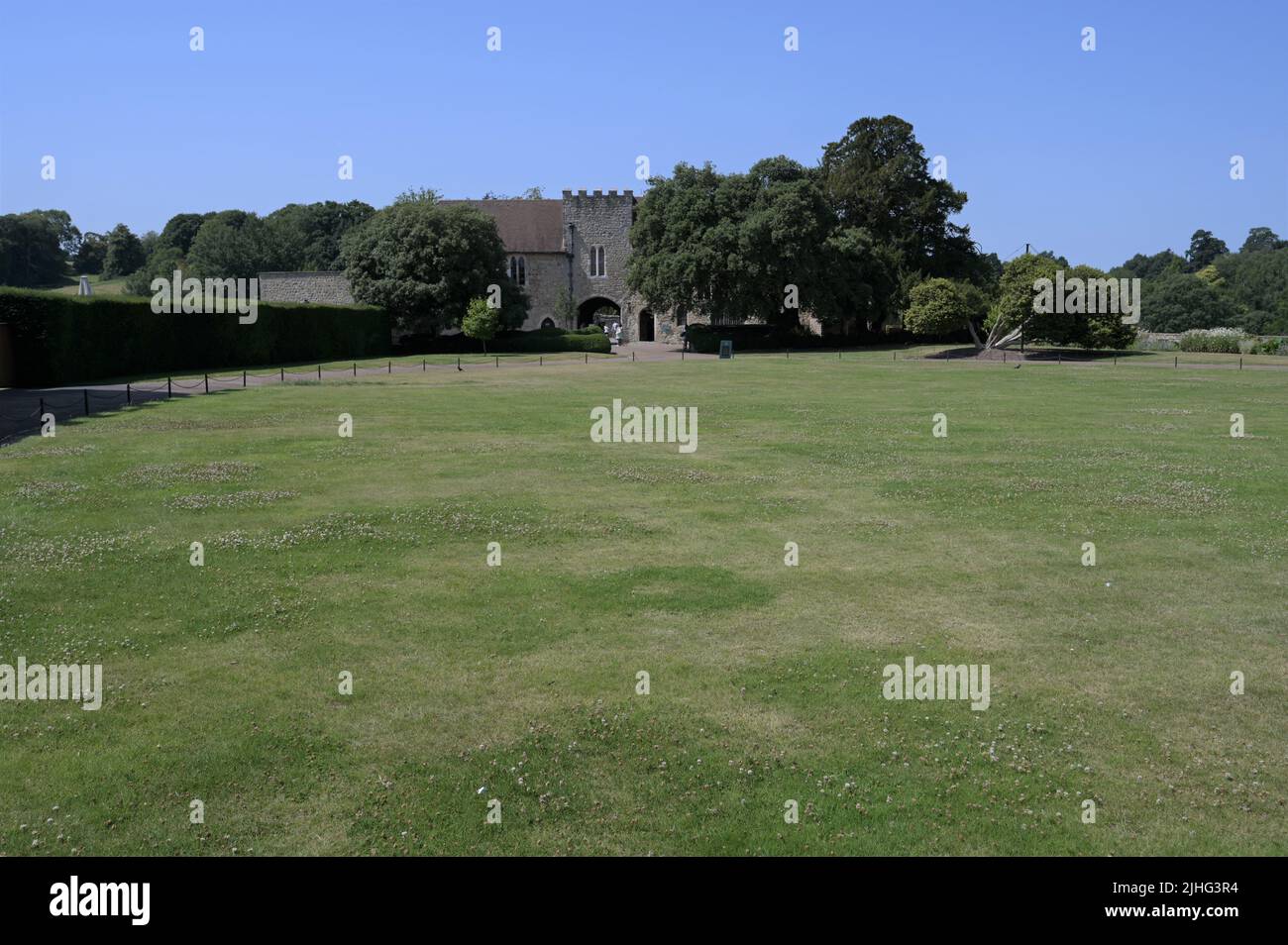 A long Lawn at Leeds Castle Stock Photo - Alamy