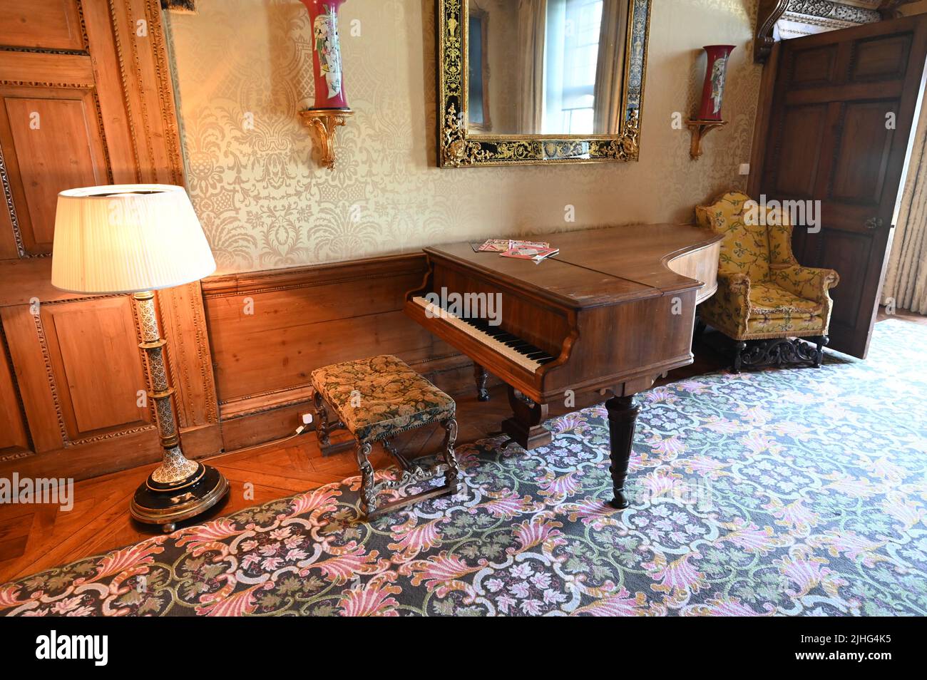 A grand piano at Leeds Castle Stock Photo - Alamy
