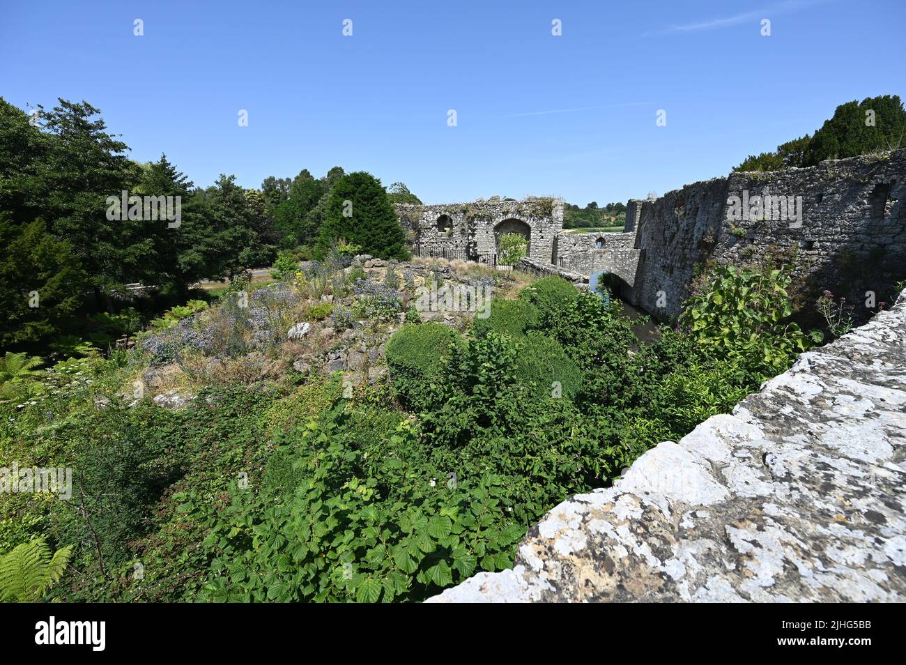A ruined entrance gate at an English castle Stock Photo - Alamy