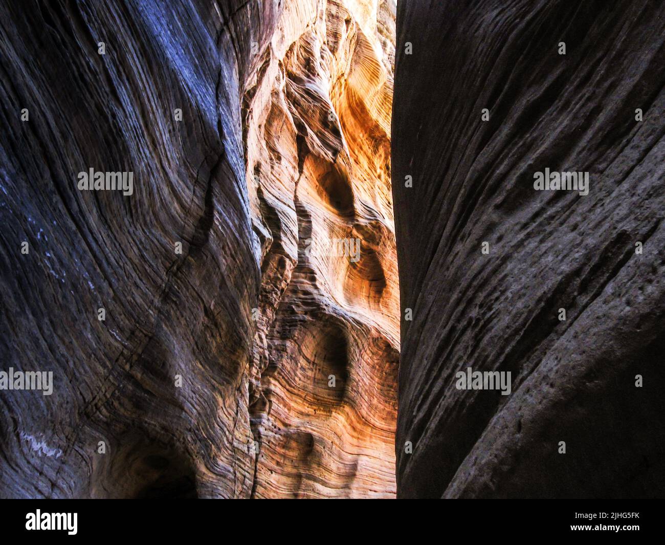 Tall cliffs hi-res stock photography and images - Alamy