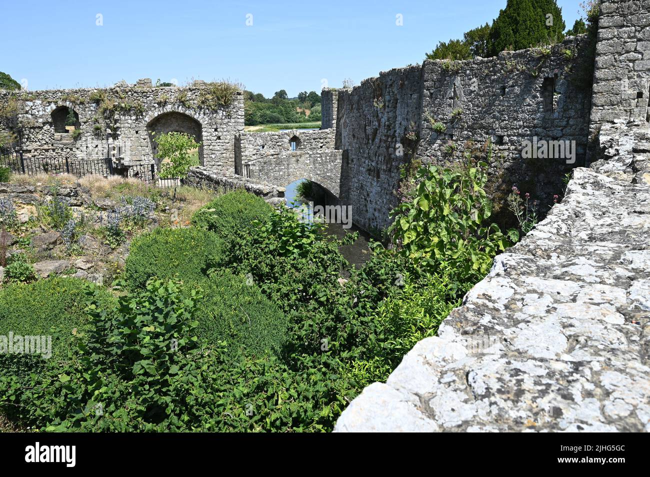 A ruined entrance gate at an English castle Stock Photo - Alamy