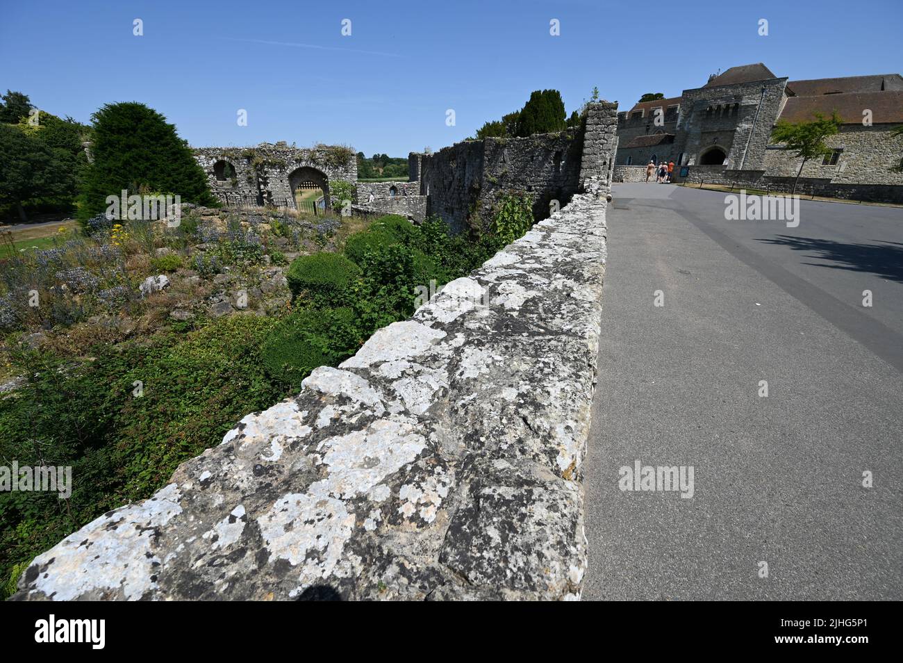 A walkway to Leeds castle entrance Stock Photo - Alamy