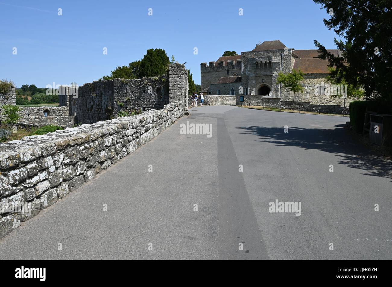 Leeds castle entrance hi-res stock photography and images - Alamy