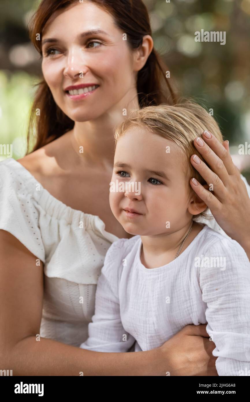 Child touching head hi-res stock photography and images - Alamy