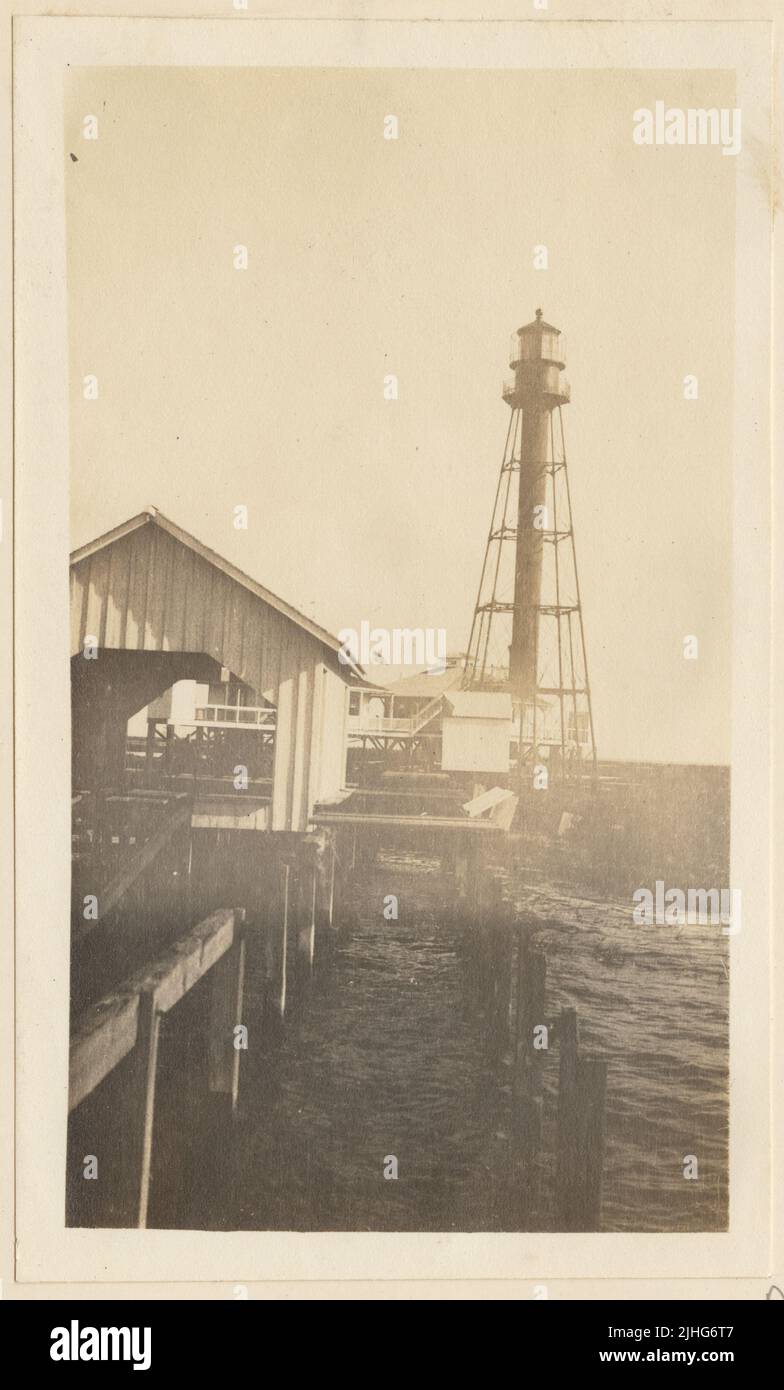 Destroyed view hi-res stock photography and images - Alamy