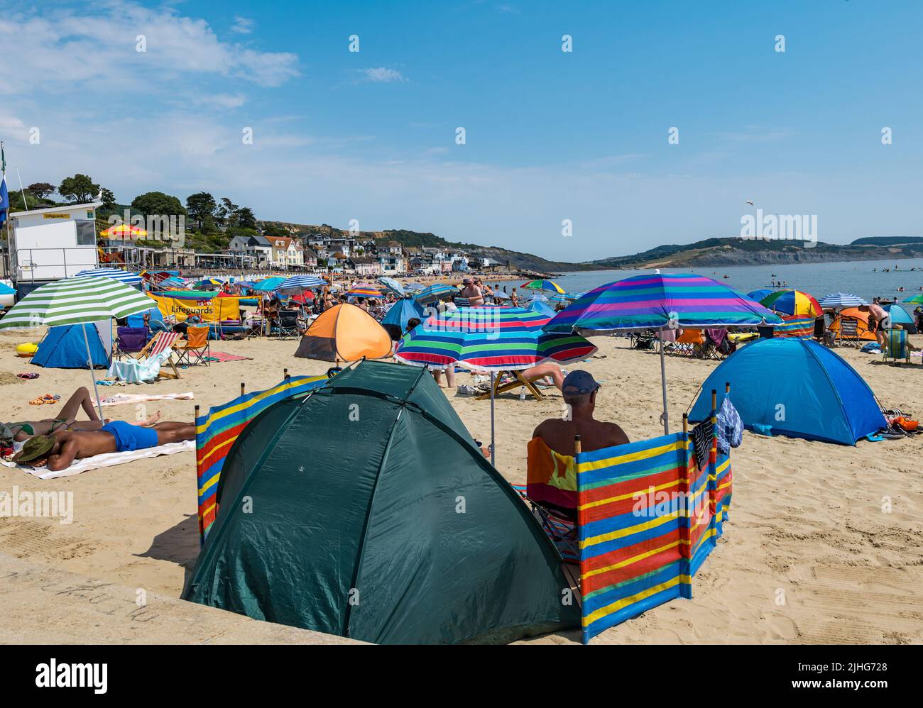 Summer beach lyme regis heatwave hi-res stock photography and images - Alamy