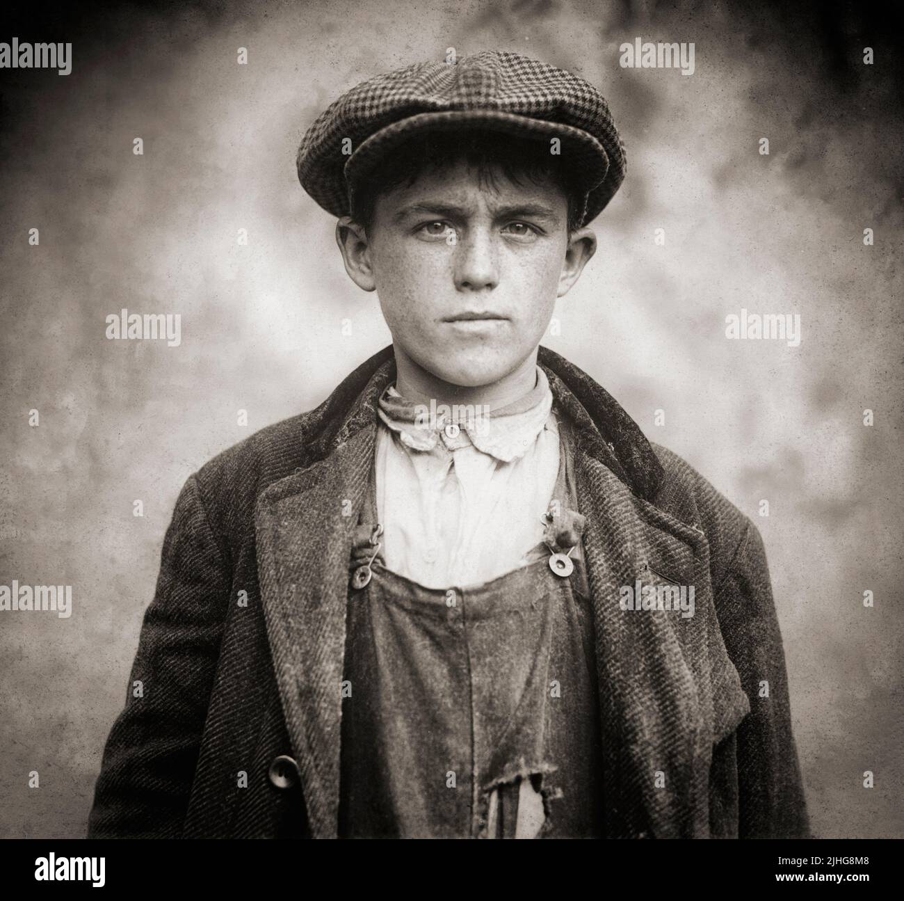 Irish factory worker 20th century hi-res stock photography and images ...