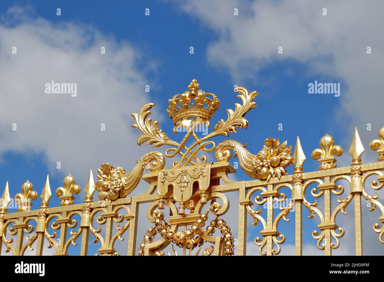 Gold gates hi-res stock photography and images - Alamy