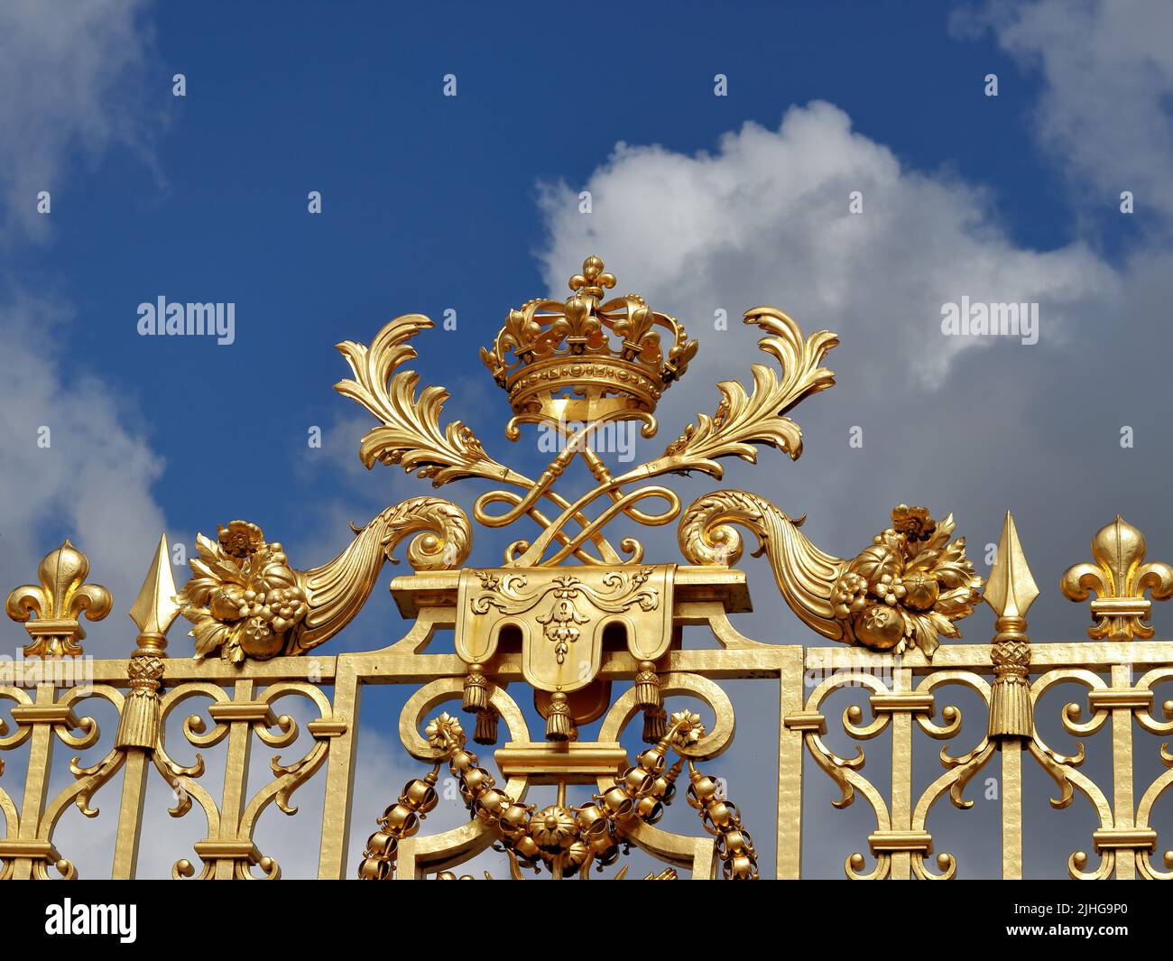 Gold gates hi-res stock photography and images - Alamy