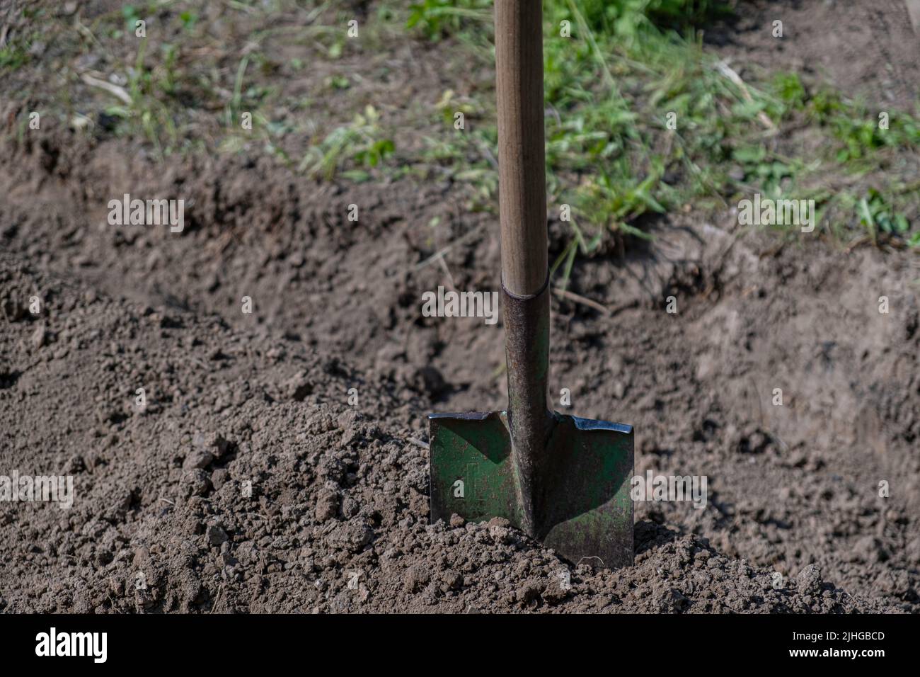 Soil with shovel. Close-up. Shovel in the garden Stock Photo - Alamy