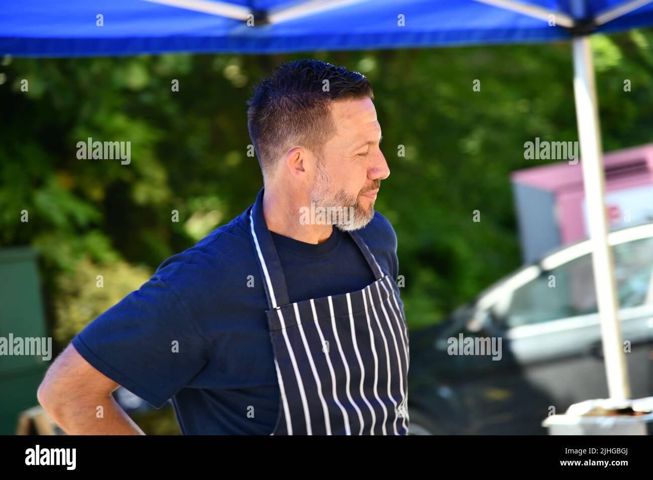 Outdoor Catering staff Stock Photo - Alamy