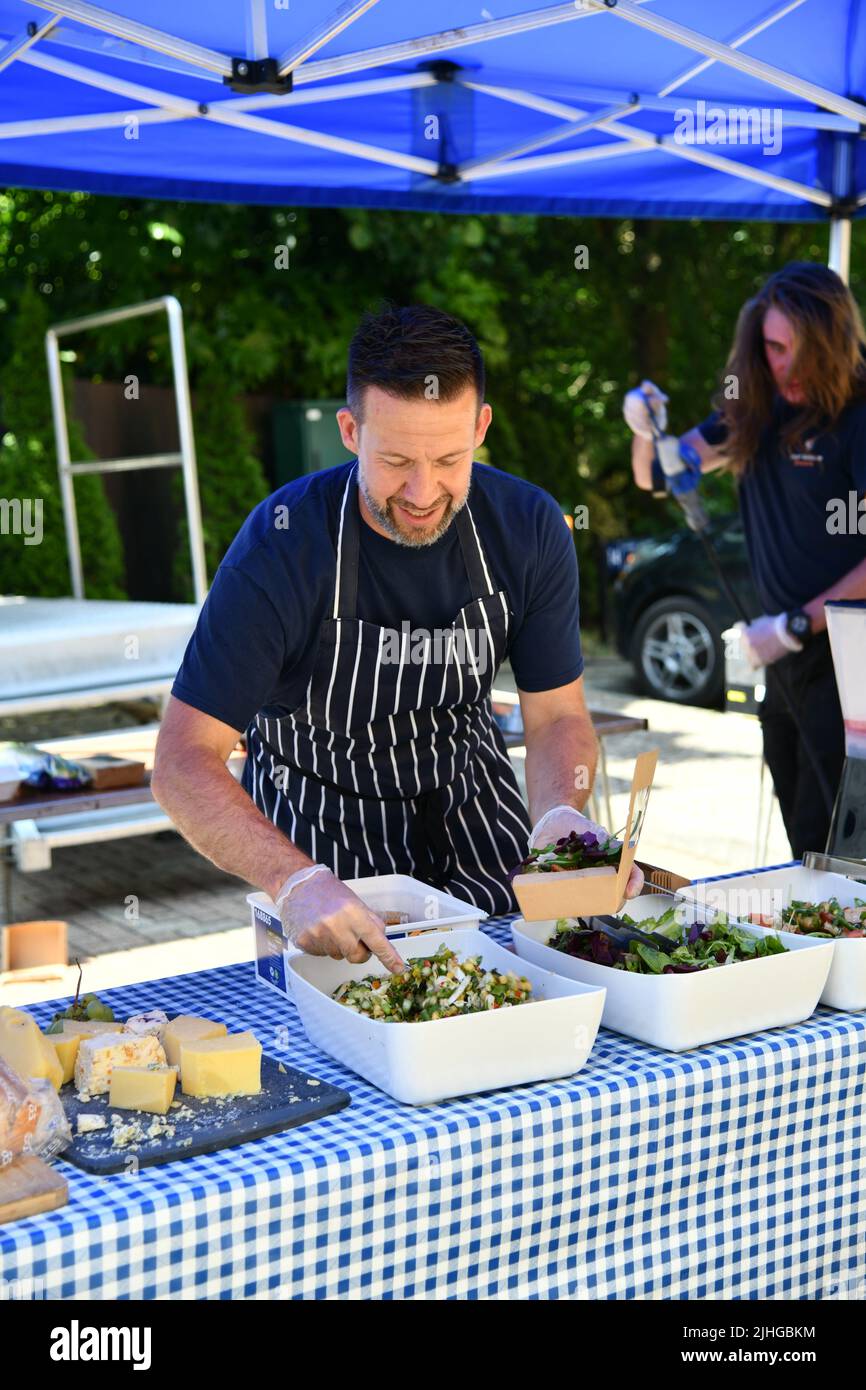 Outdoor Catering staff Stock Photo - Alamy
