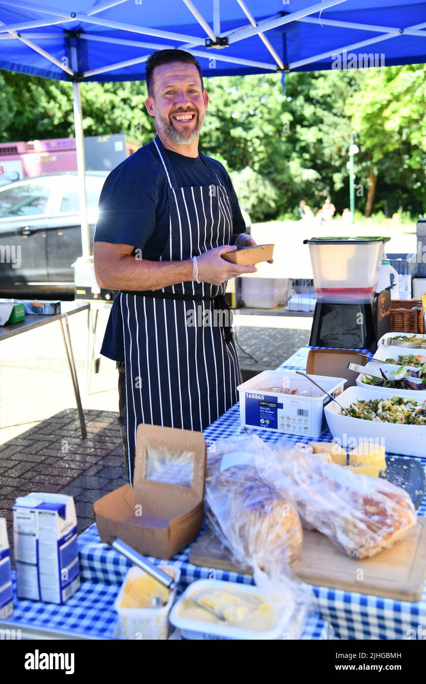 Outdoor Catering staff Stock Photo - Alamy