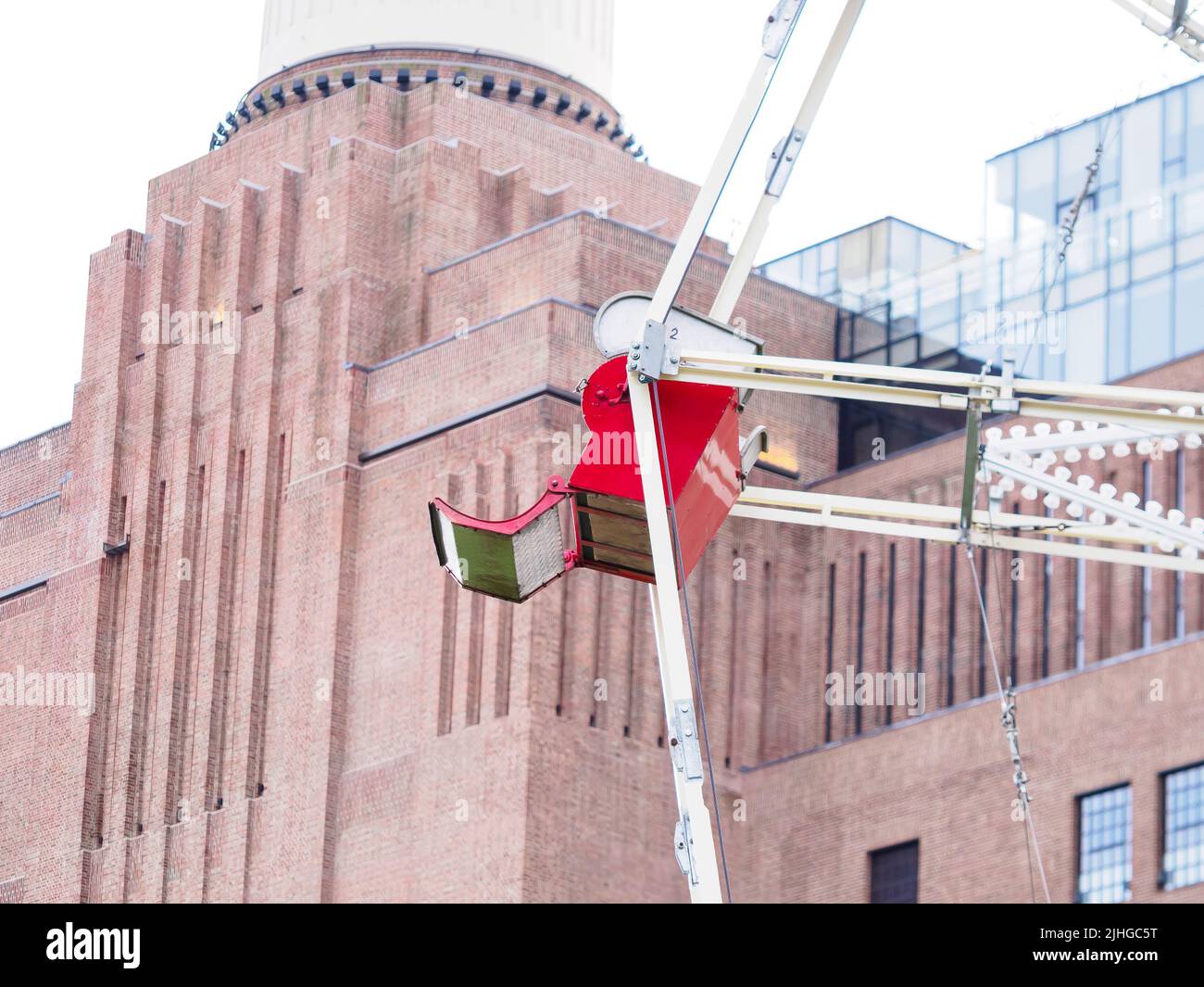 Ferry cart in front of the battersea power station Stock Photo - Alamy
