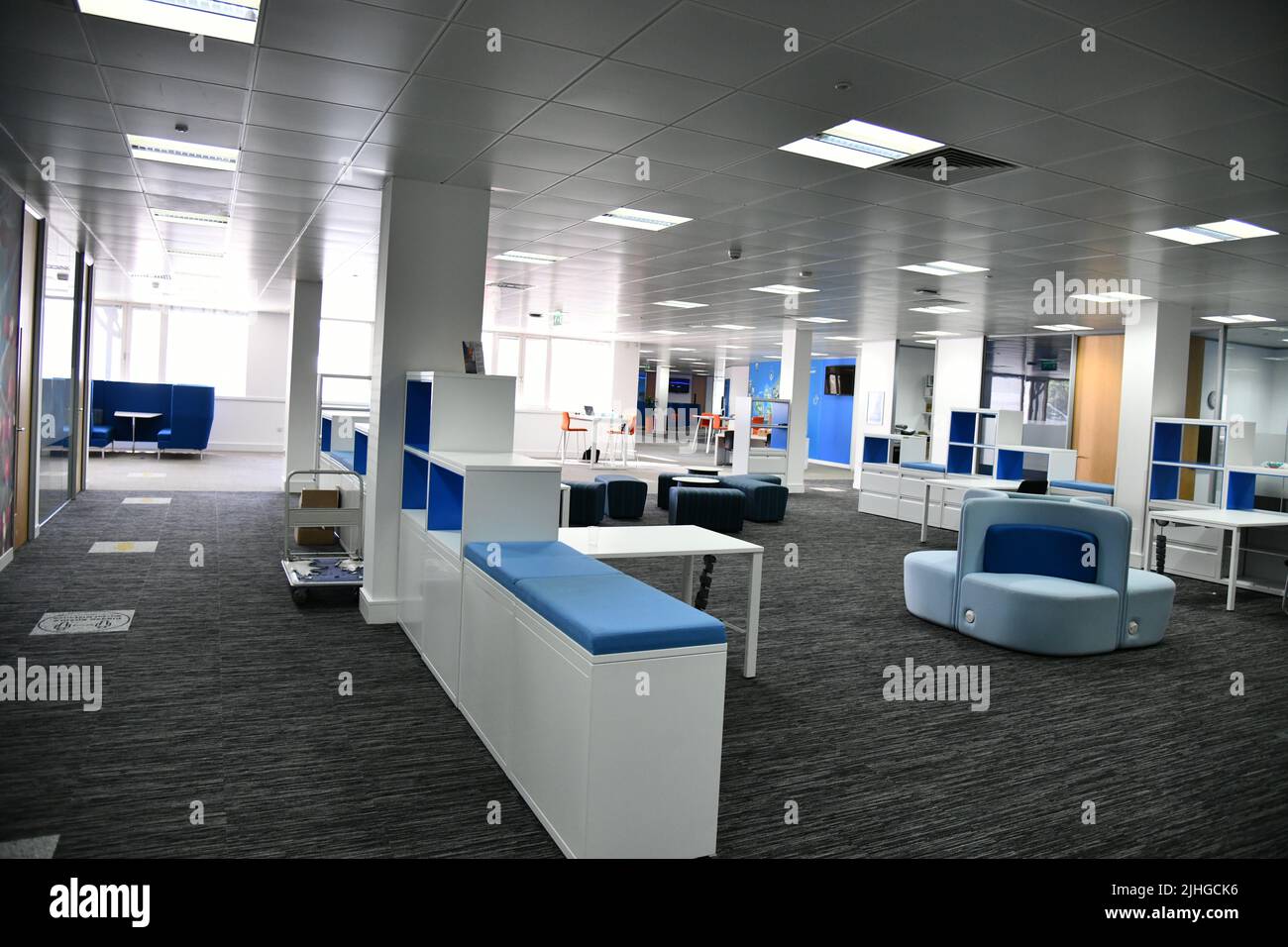 Spacious office interiors hi-res stock photography and images - Alamy