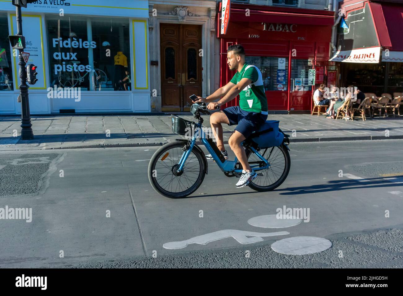 Uber eats delivery paris hi-res stock photography and images - Alamy