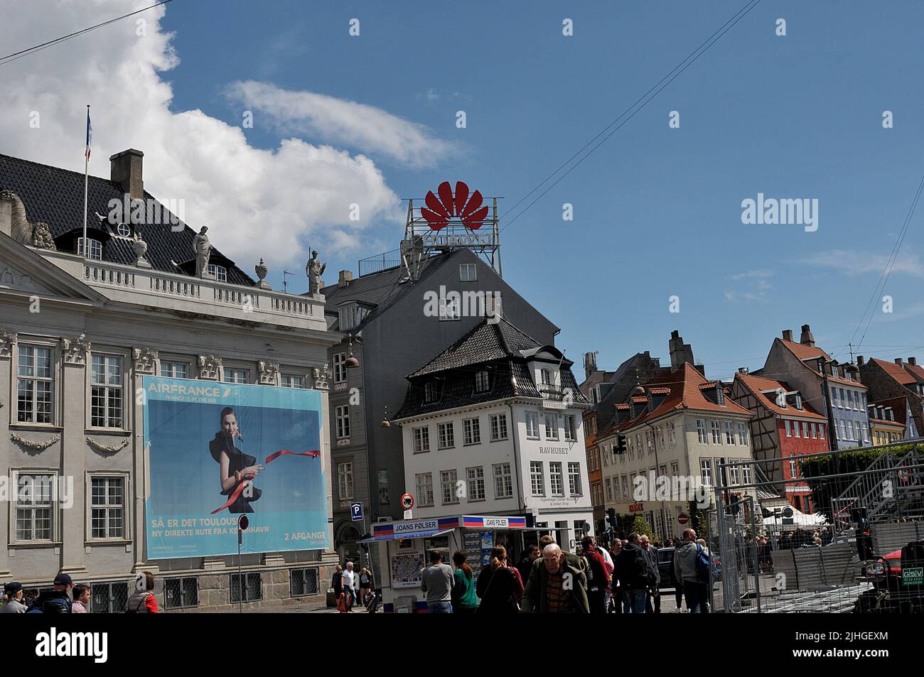 Huawei billboard hi-res stock photography and images - Alamy