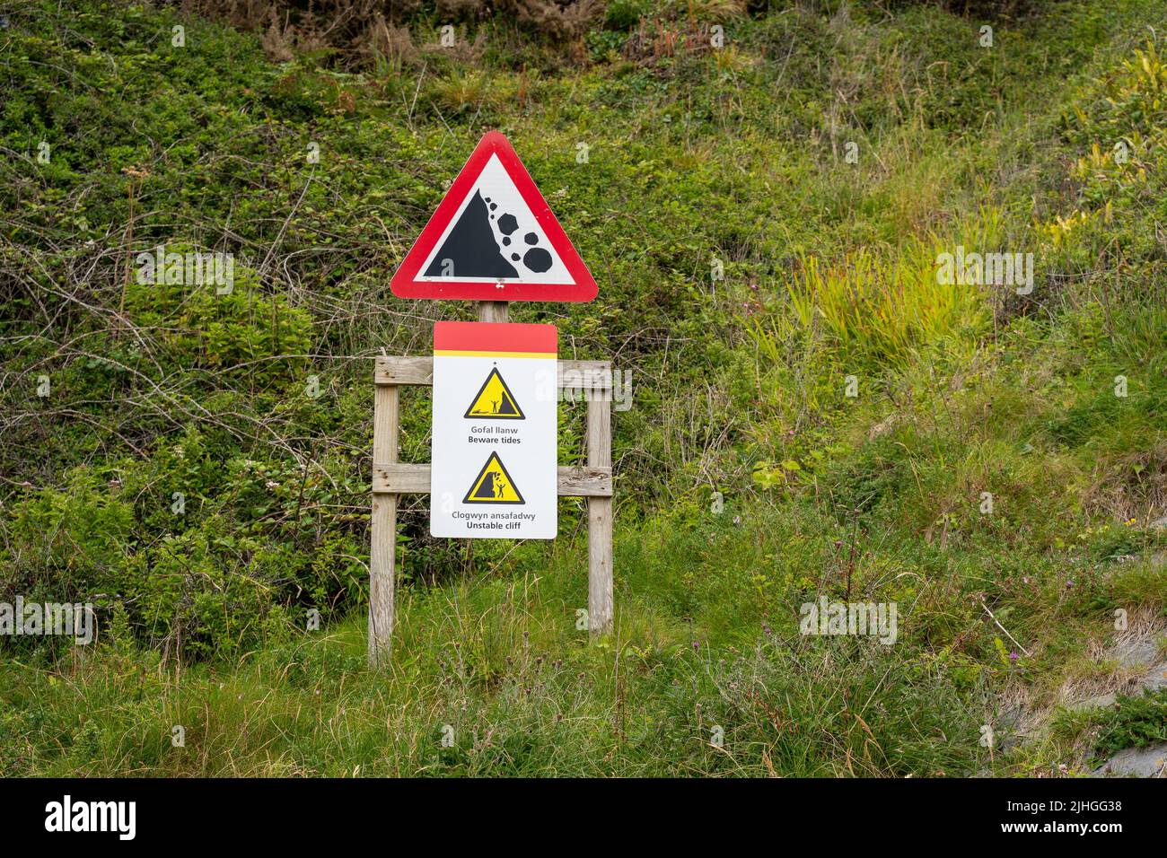 Landslide warning sign hi-res stock photography and images - Alamy