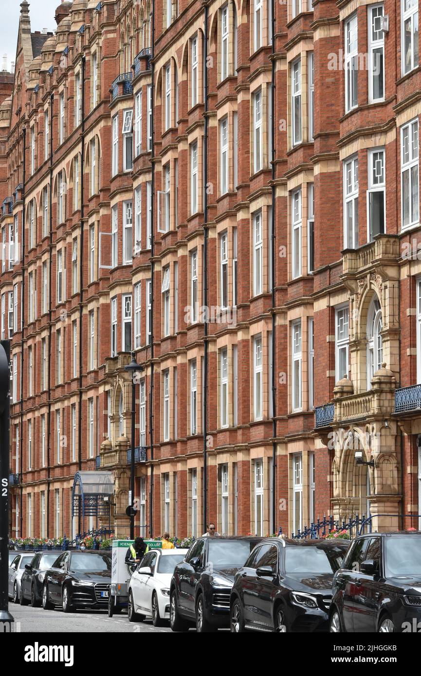 London red brick victorian residential building exterior Stock Photo ...
