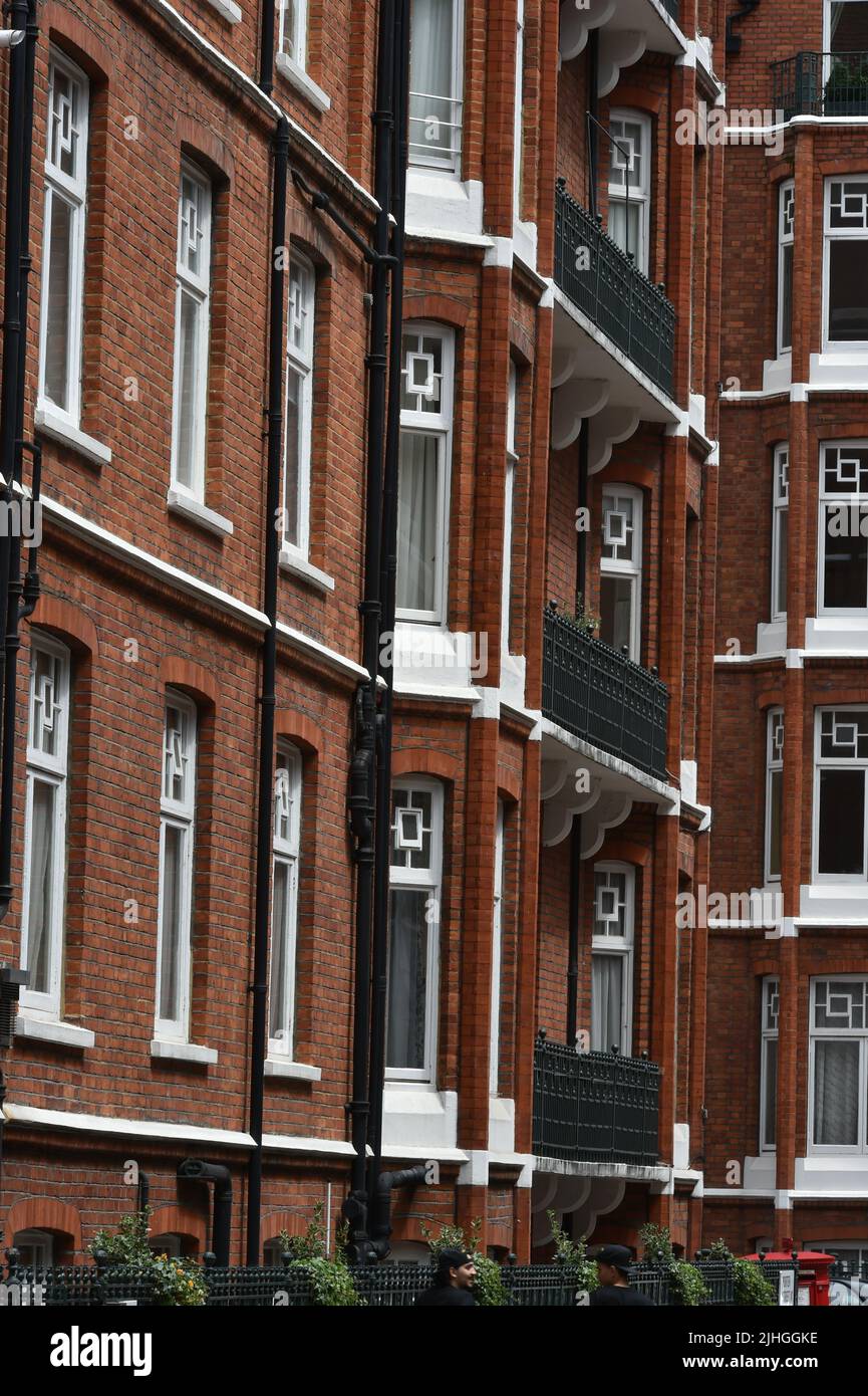 London red brick victorian residential building exterior Stock Photo ...