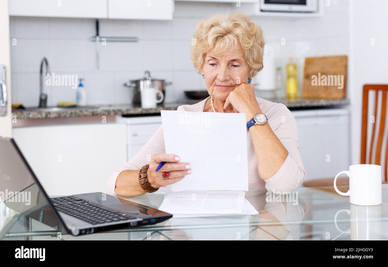 Woman filling up documents Stock Photo - Alamy