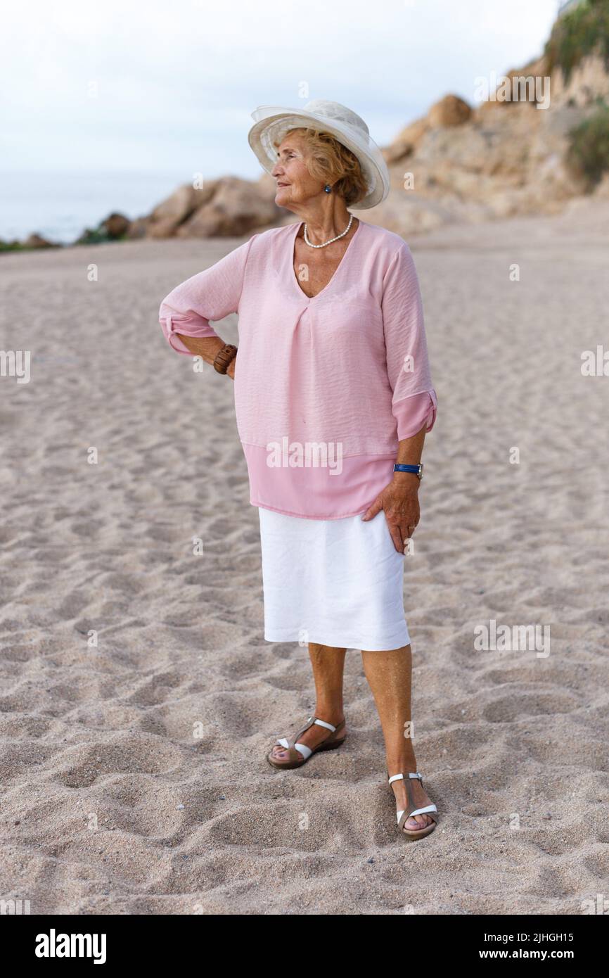Senior woman relaxing at seaside Stock Photo - Alamy