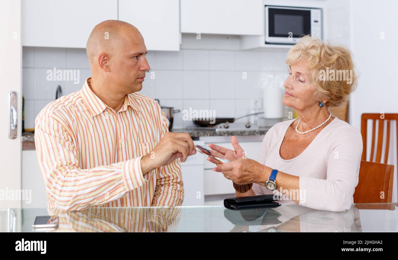 Woman giving money son hi-res stock photography and images - Alamy
