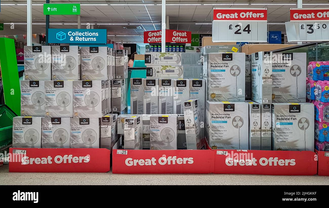 London, UK. 18th July, 2022. UK Weather: Heatwave Monday. Fans for sale ...
